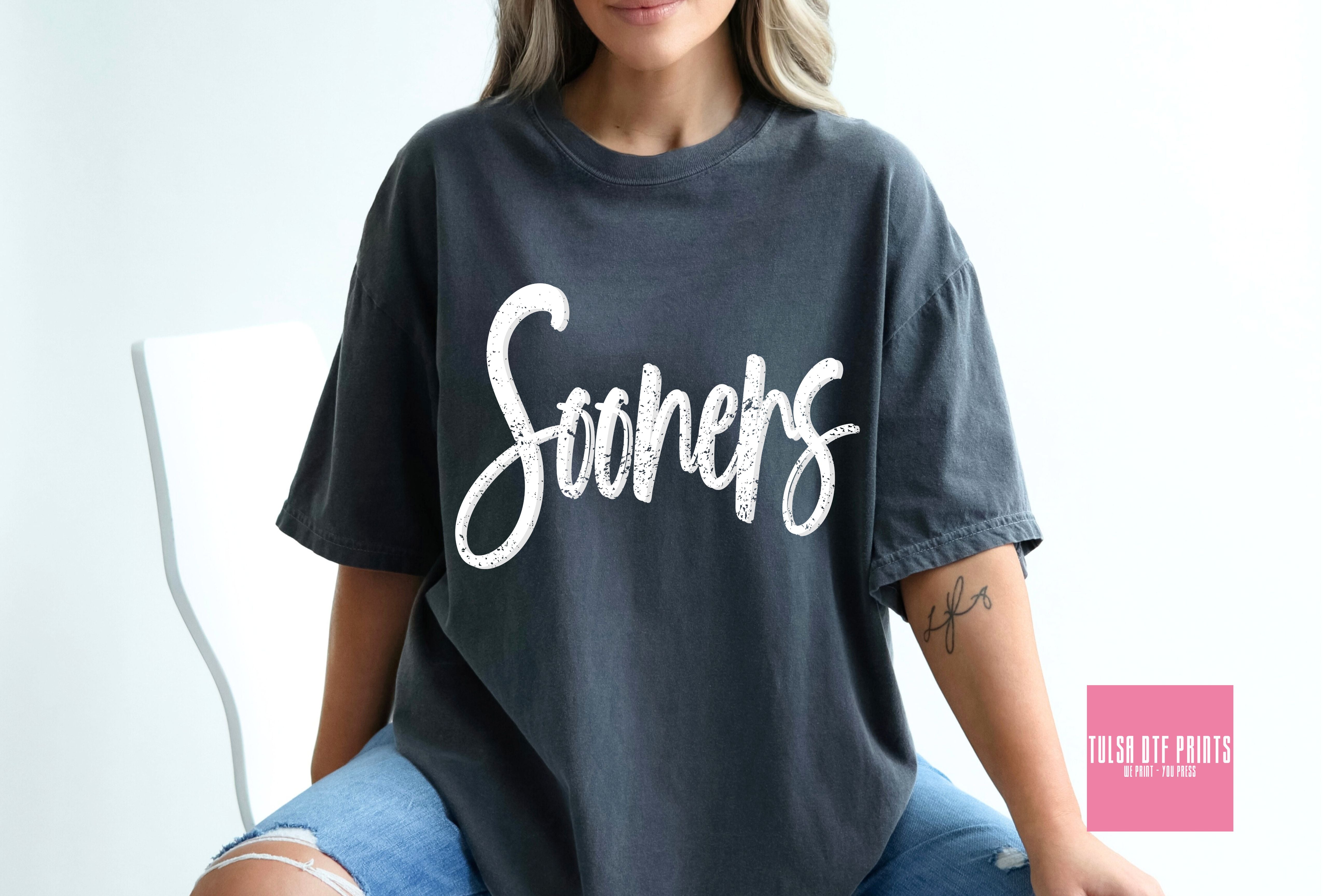 DTF SOONERS CURSIVE SHADOW GAME DAY TRANSFER – Tulsa DTF Prints